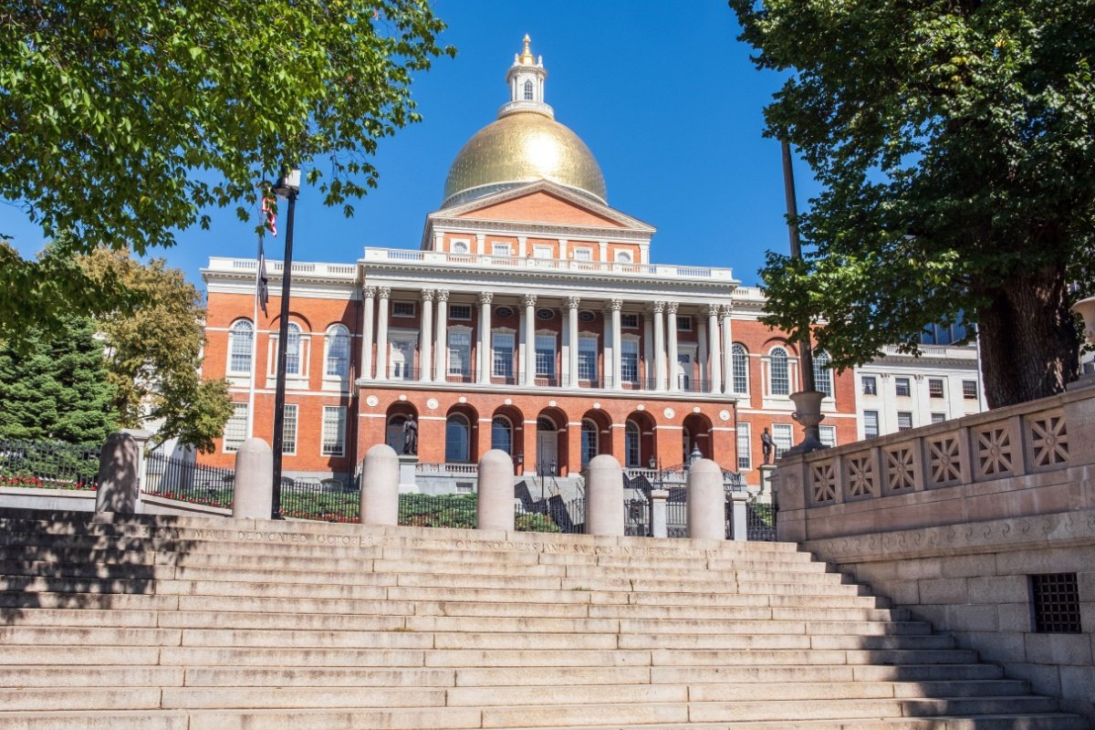 Massachusetts Lawmakers Seek to Regulate Legal iGaming